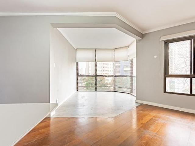 Apartamento para Venda e Locação com 3 Quartos no Alphama