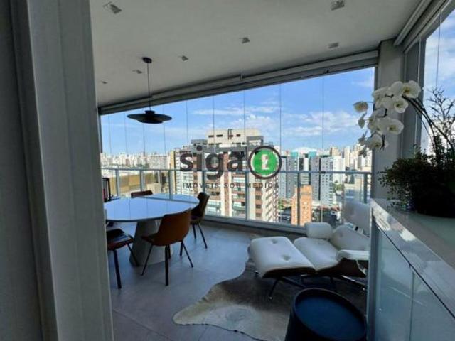 Apartamento para Venda e Locação em Moema com 2 quartos, 2 banheiros, 2 vagas
