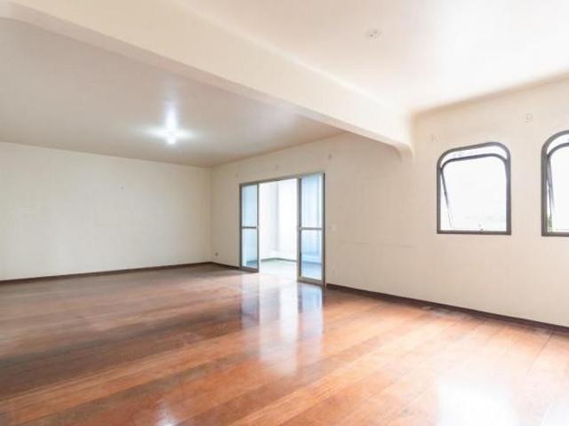 Apartamento para venda em Moema com 4 quartos, sendo 3 suítes, 196m²