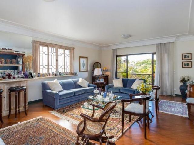 Apartamento para venda em Moema com 4 quartos, sendo 3 suítes, 200m²