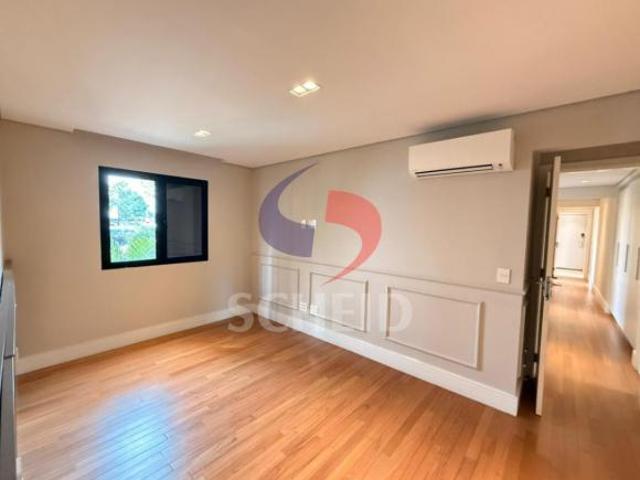 Apartamento para venda em Moema com 4 quartos, sendo 2 suítes, 142m²