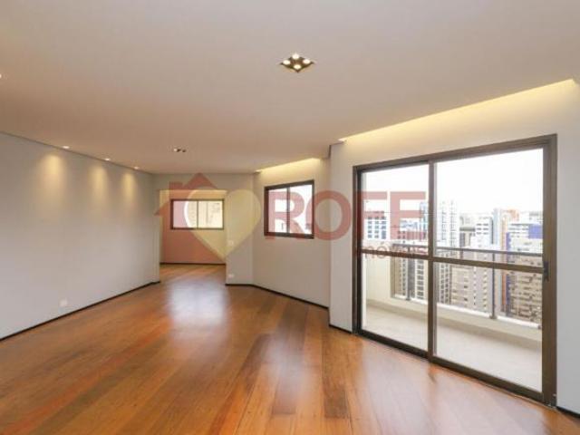 Apartamento para venda em Moema com 4 quartos, sendo 2 suítes, 200m²