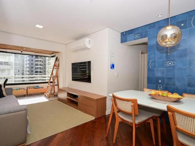 Apartamento para venda em Moema com 2 quartos, sendo 1 suíte, 72m²