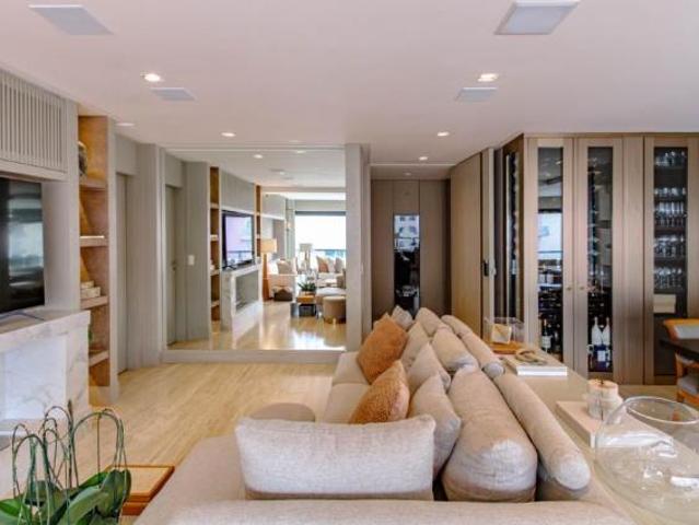 Apartamento para venda em Moema com 3 quartos, sendo 3 suítes, 187m²