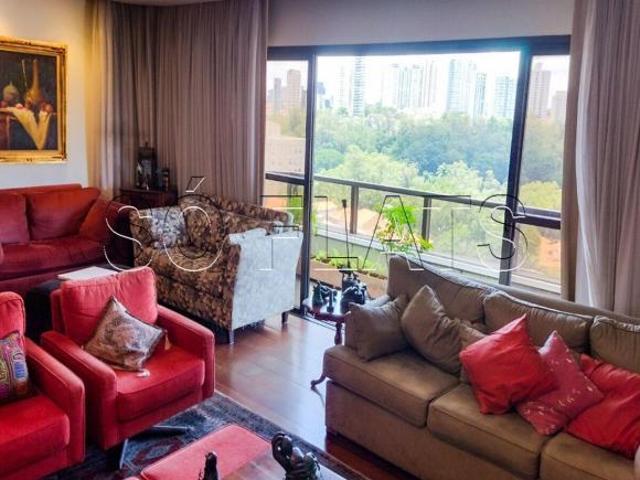 Apartamento para venda em Aclimação de 205.00m² com 4 Quartos, 2 Suites e 3 Garagens