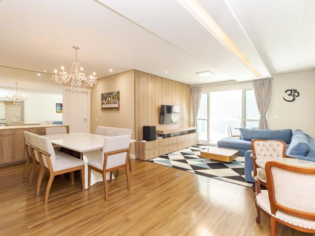 Apartamento para venda em Água Verde em Curitiba Paraná de 120.00m² com 3 Quartos, 1 Suíte e 2 Garagens