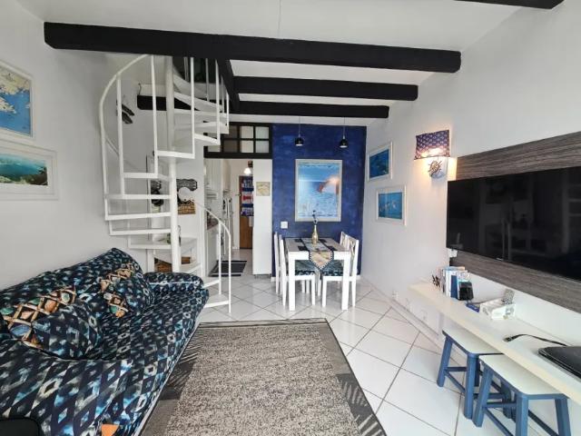 Apartamento para Venda em Angra dos Reis, Praia Grande, 1 dormitório, 1 suíte, 2 banheiros, 1 vaga