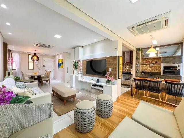 Apartamento para Venda em Aquiraz/CE Porto das Dunas 4 Quartos