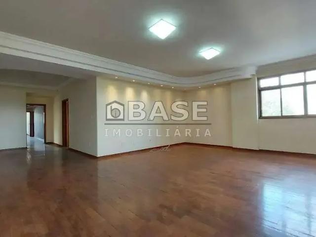 Apartamento para Venda em Araguari/MG Centro 5 Quartos