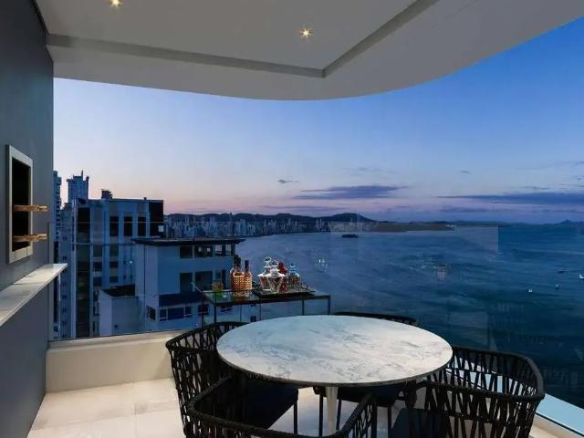 Apartamento para Venda em Balneário Camboriú/SC Centro 4 Quartos