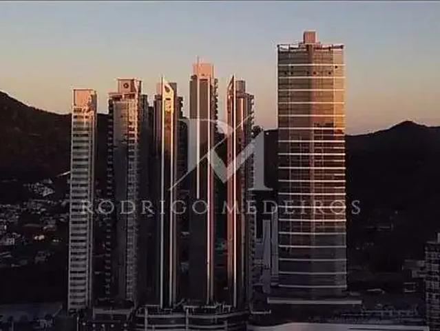 Apartamento para Venda em Balneário Camboriú/SC Centro 4 Quartos