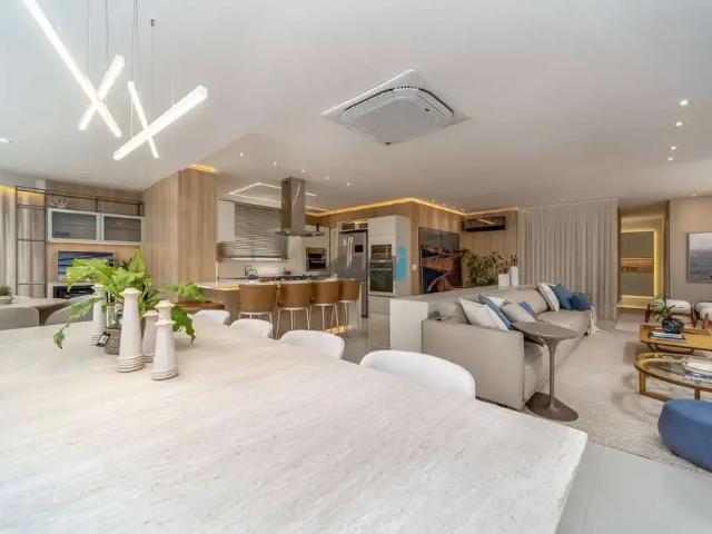 Apartamento para Venda em Balneário Camboriú/SC Centro 4 Quartos