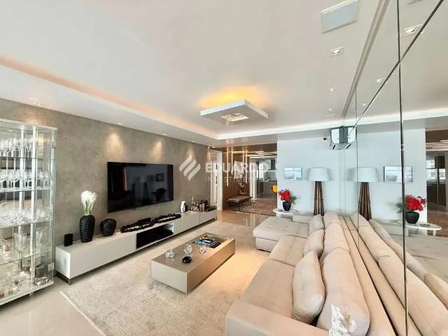 Apartamento para Venda em Balneário Camboriú/SC Centro 4 Quartos