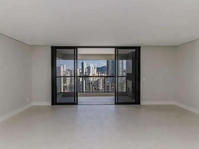 Apartamento para Venda em Balneário Camboriú/SC Centro 4 Quartos