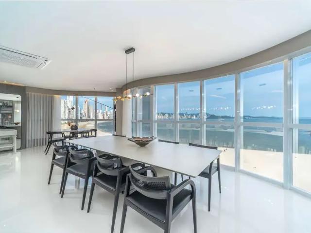 Apartamento para Venda em Balneário Camboriú/SC Centro 4 Quartos
