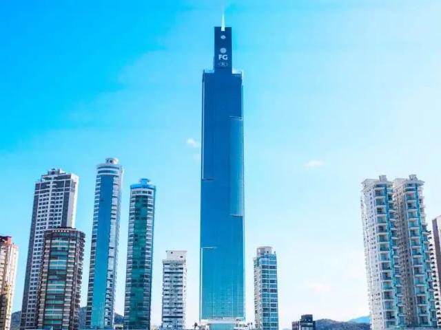 Apartamento para Venda em Balneário Camboriú/SC Centro 4 Quartos