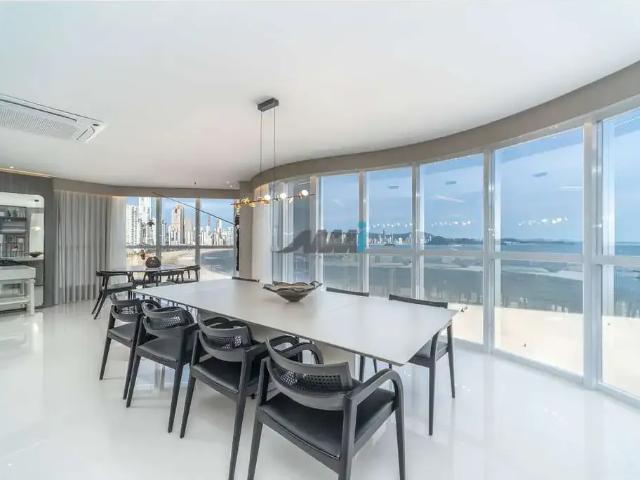Apartamento para Venda em Balneário Camboriú/SC Centro 4 Quartos