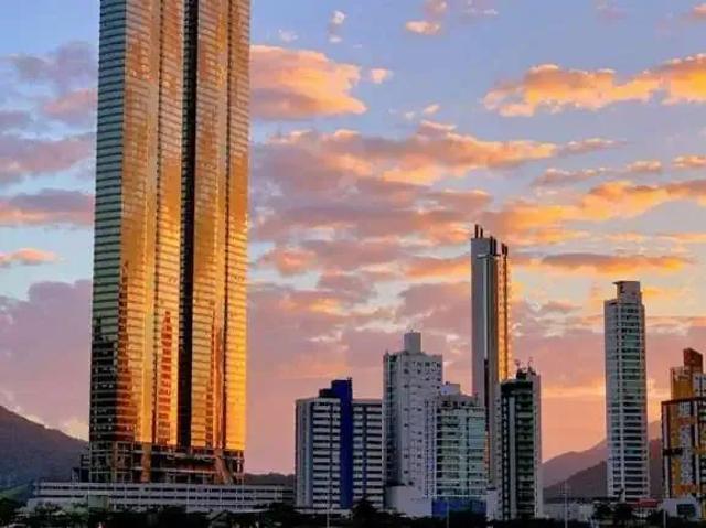 Apartamento para Venda em Balneário Camboriú/SC Centro 4 Quartos