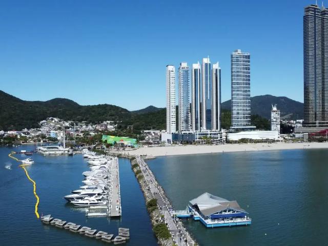 Apartamento para Venda em Balneário Camboriú/SC Centro 4 Quartos