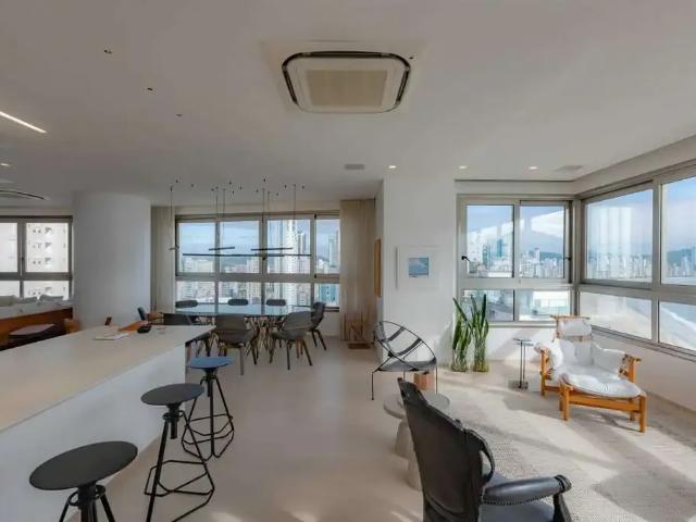 Apartamento para Venda em Balneário Camboriú/SC Centro 4 Quartos