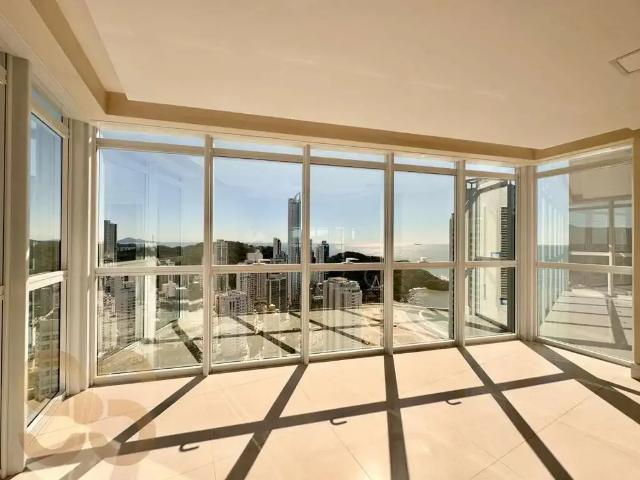 Apartamento para Venda em Balneário Camboriú/SC Centro 4 Quartos