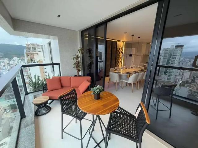 Apartamento para Venda em Balneário Camboriú/SC Centro 4 Quartos