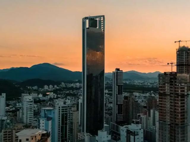 Apartamento para Venda em Balneário Camboriú/SC Centro 4 Quartos