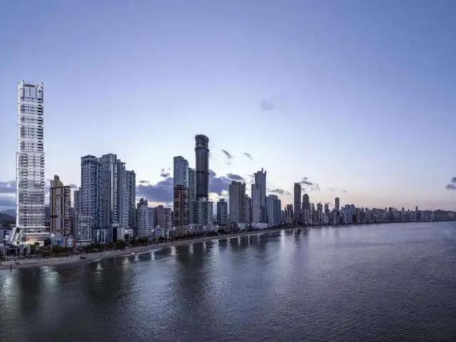 Apartamento para Venda em Balneário Camboriú/SC Centro 4 Quartos