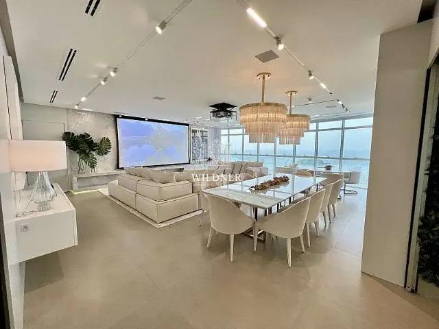 Apartamento para Venda em Balneário Camboriú/SC Centro 4 Quartos