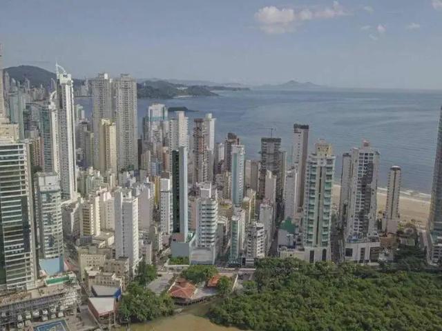 Apartamento para Venda em Balneário Camboriú/SC Centro 4 Quartos