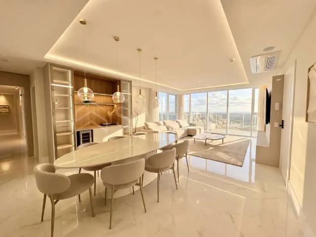 Apartamento para Venda em Balneário Camboriú/SC Centro 4 Quartos