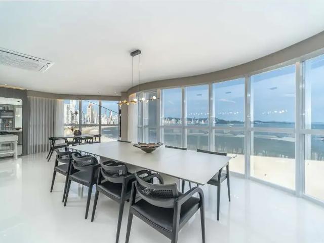 Apartamento para Venda em Balneário Camboriú/SC Centro 4 Quartos
