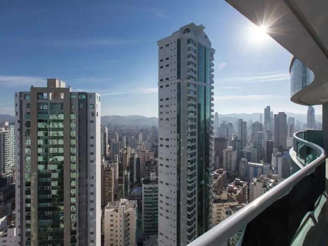 Apartamento para Venda em Balneário Camboriú/SC Centro 3 Quartos