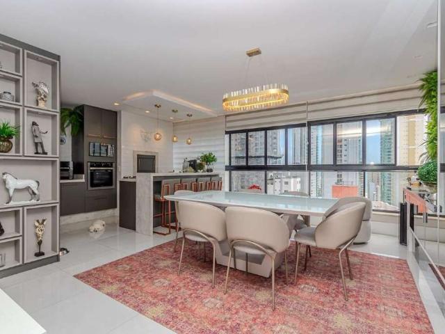 Apartamento para Venda em Balneário Camboriú/SC Centro 3 Quartos