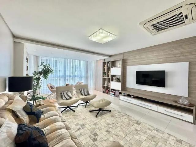 Apartamento para Venda em Balneário Camboriú/SC Centro 3 Quartos
