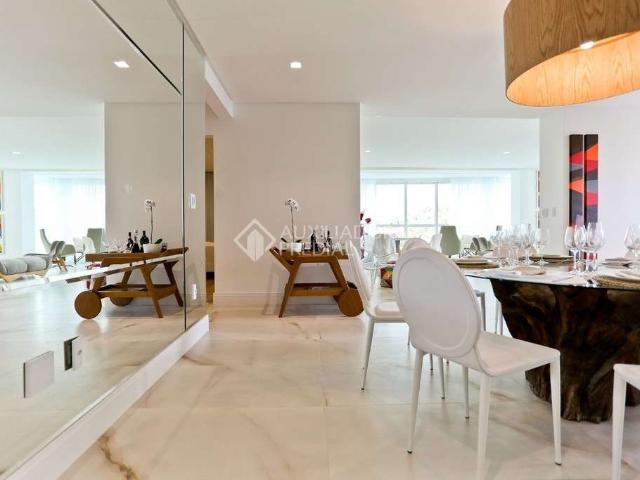 Apartamento para Venda em Balneário Camboriú/SC Centro 3 Quartos