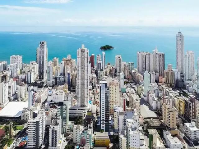 Apartamento para Venda em Balneário Camboriú/SC Centro 3 Quartos
