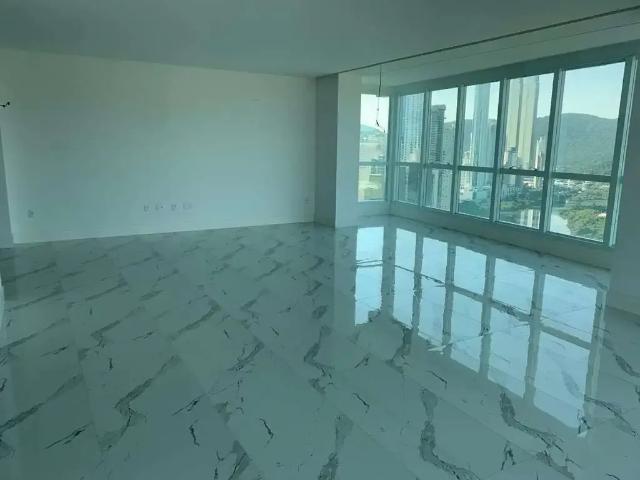 Apartamento para Venda em Balneário Camboriú/SC Centro 3 Quartos