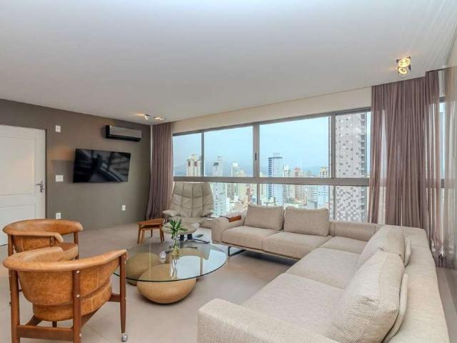 Apartamento para Venda em Balneário Camboriú/SC Centro 3 Quartos