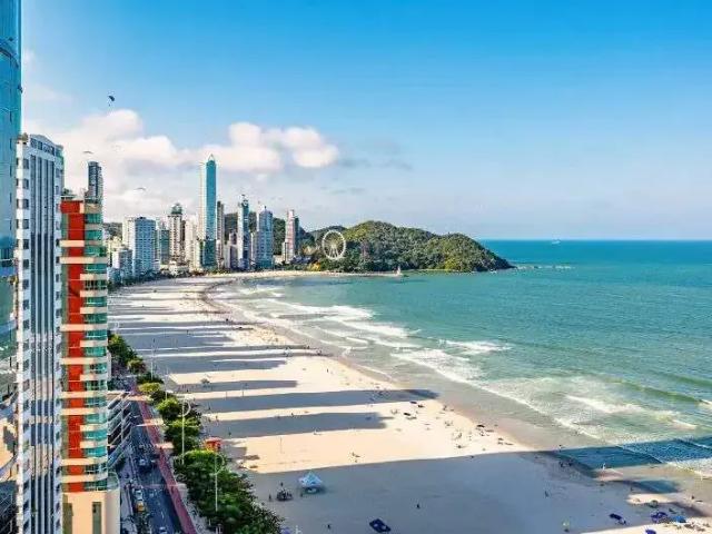 Apartamento para Venda em Balneário Camboriú/SC Centro 3 Quartos