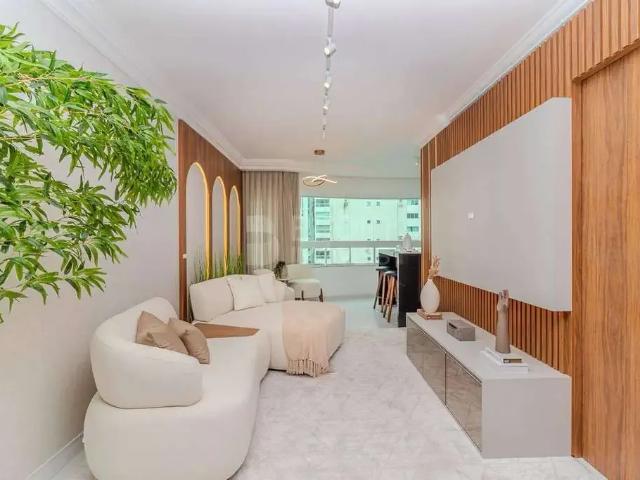 Apartamento para Venda em Balneário Camboriú/SC Centro 3 Quartos