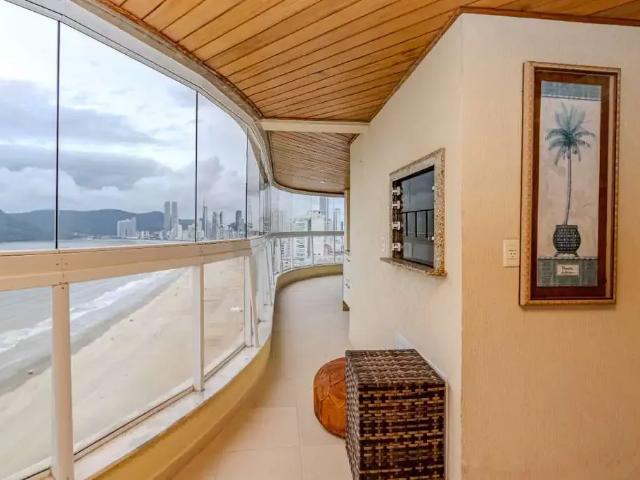 Apartamento para Venda em Balneário Camboriú/SC Centro 3 Quartos