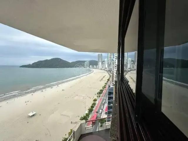 Apartamento para Venda em Balneário Camboriú/SC Centro 3 Quartos