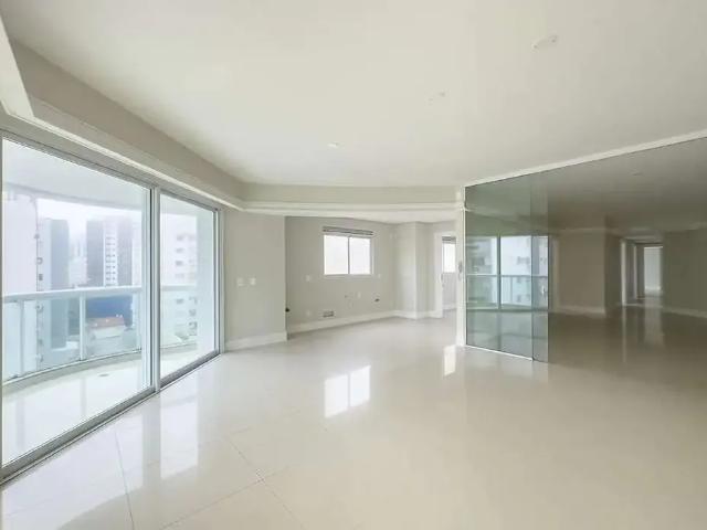 Apartamento para Venda em Balneário Camboriú/SC Centro 3 Quartos