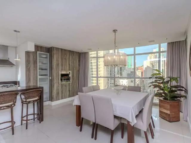 Apartamento para Venda em Balneário Camboriú/SC Centro 3 Quartos