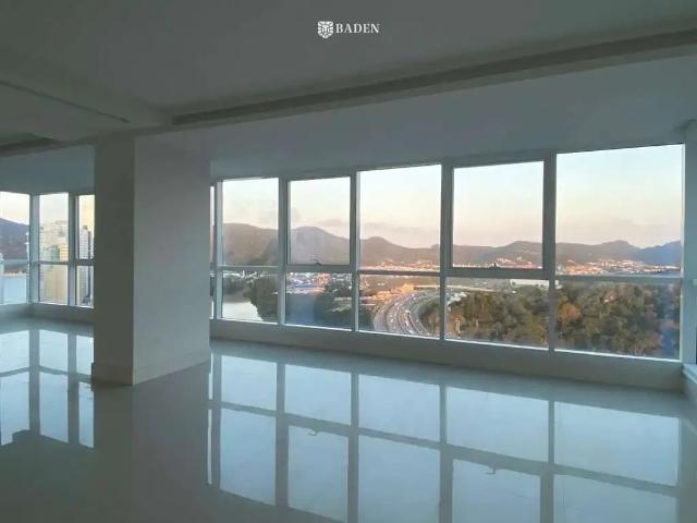Apartamento para Venda em Balneário Camboriú/SC Centro 3 Quartos