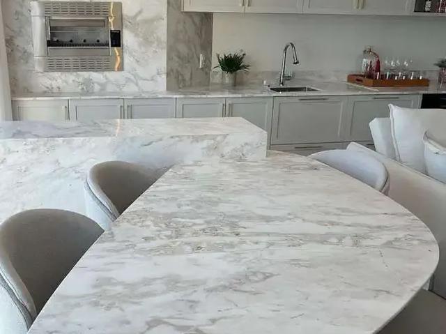 Apartamento para Venda em Balneário Camboriú/SC Pioneiros 3 Quartos
