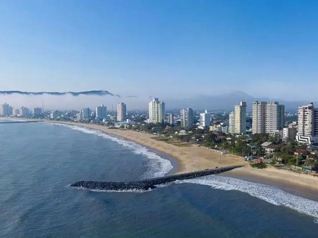 Apartamento para Venda em Balneário Piçarras/SC Centro 3 Quartos