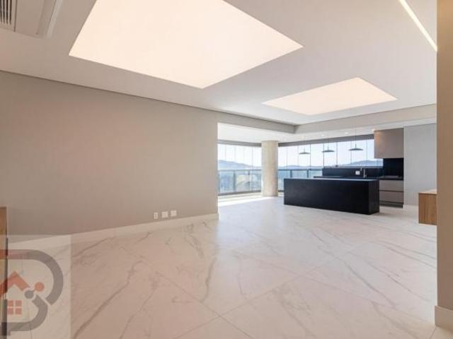 Apartamento para Venda em Barueri, Sítio Tamboré, 4 dormitórios, 4 suítes, 4 banheiros, 4 vagas
