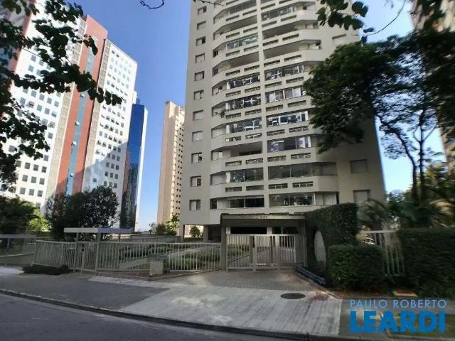 Apartamento para Venda em Barueri/SP Alphaville Centro Industrial e Empresarial/Alphaville. 3 Quartos